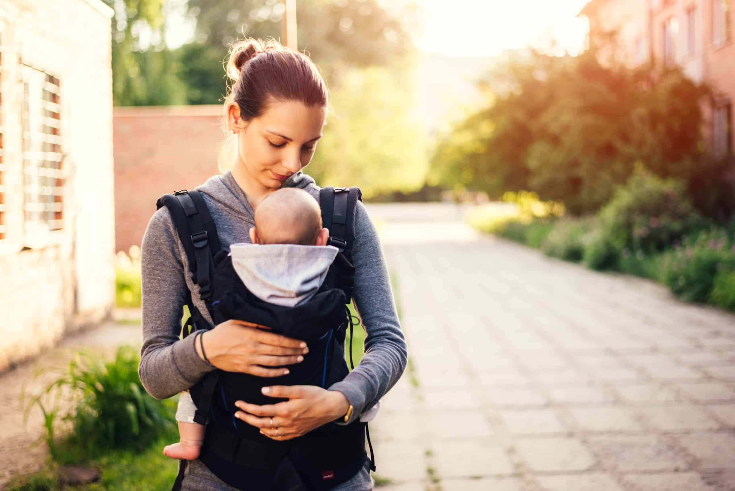 Babytrage richtig einstellen: Tipps für die ideale Anhock-Spreiz ...