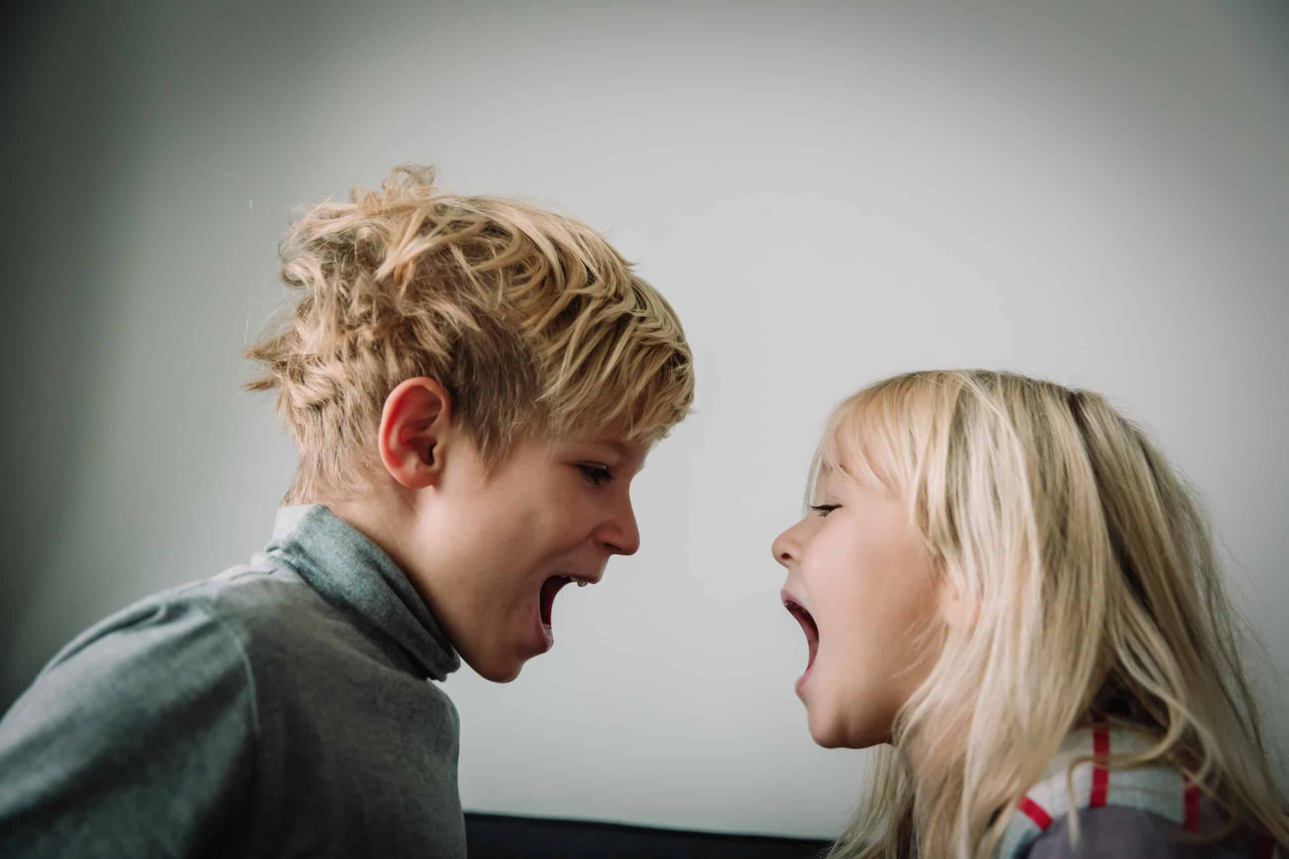 Kinder streiten: Tipps für Eltern bei Geschwisterstreit - Das ...