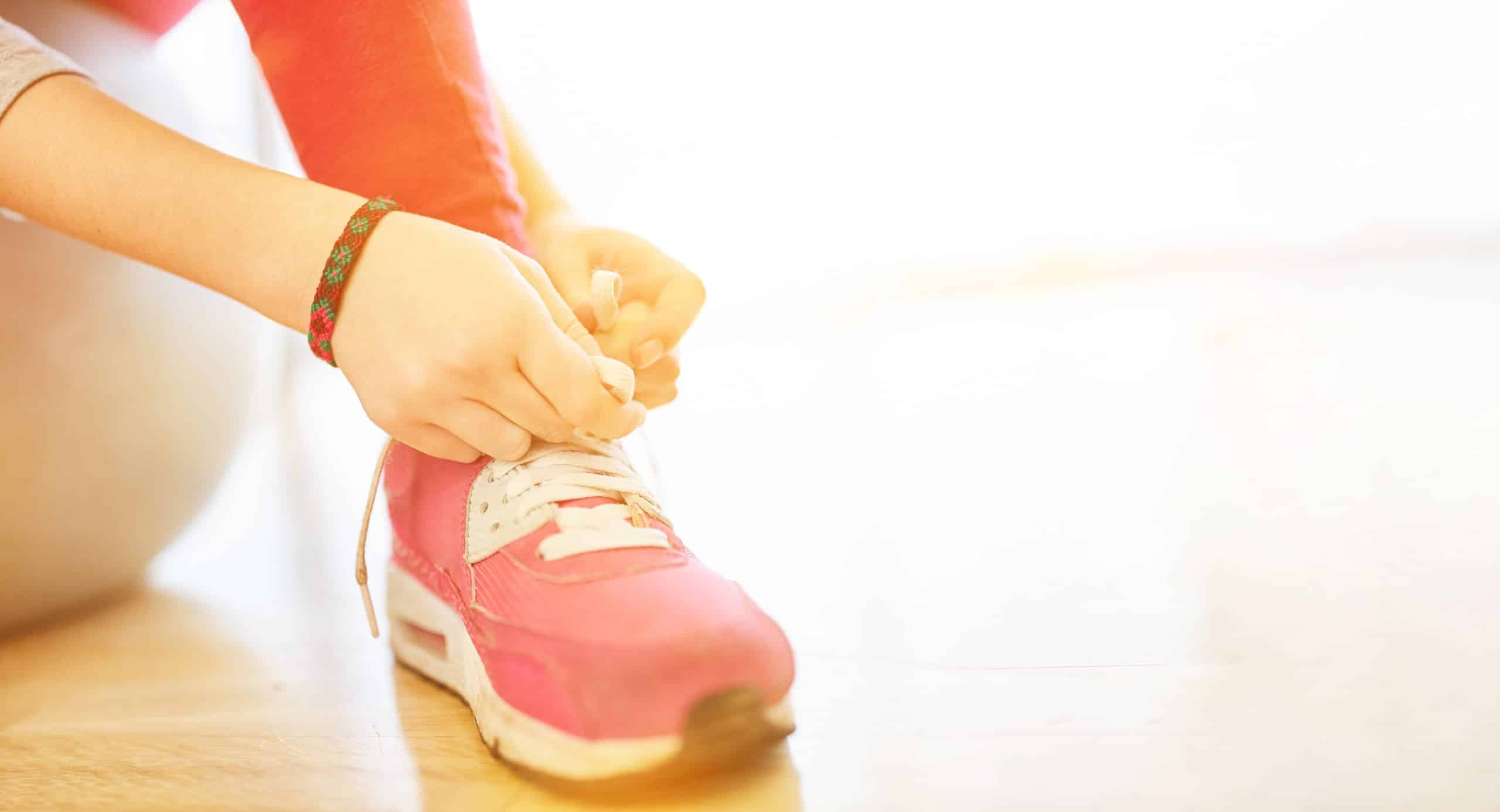 Schleife binden: So lernen Kinder ihre Schuhe zu binden - Das ...